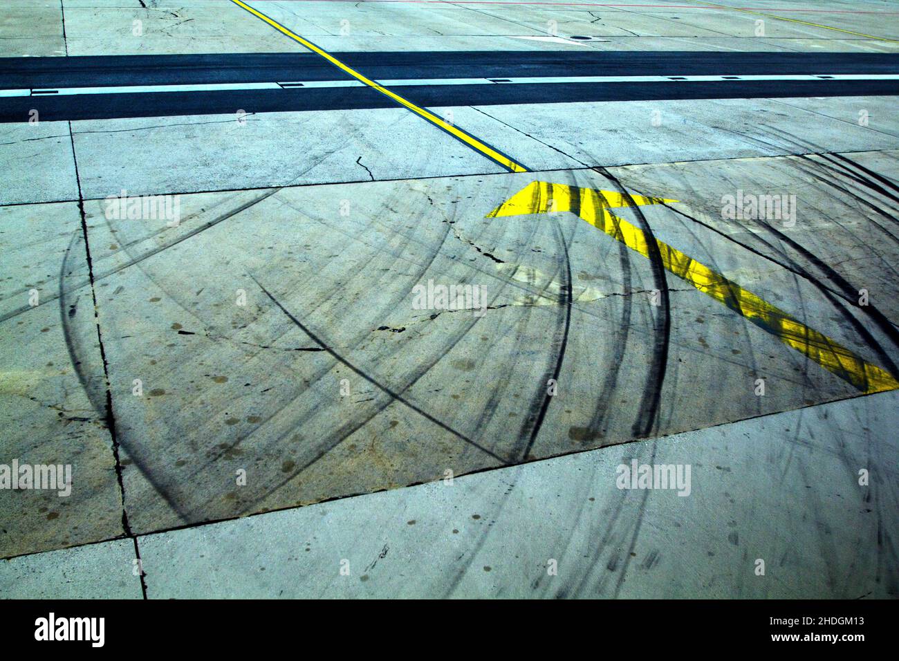 Trace arrow hi-res stock photography and images - Alamy