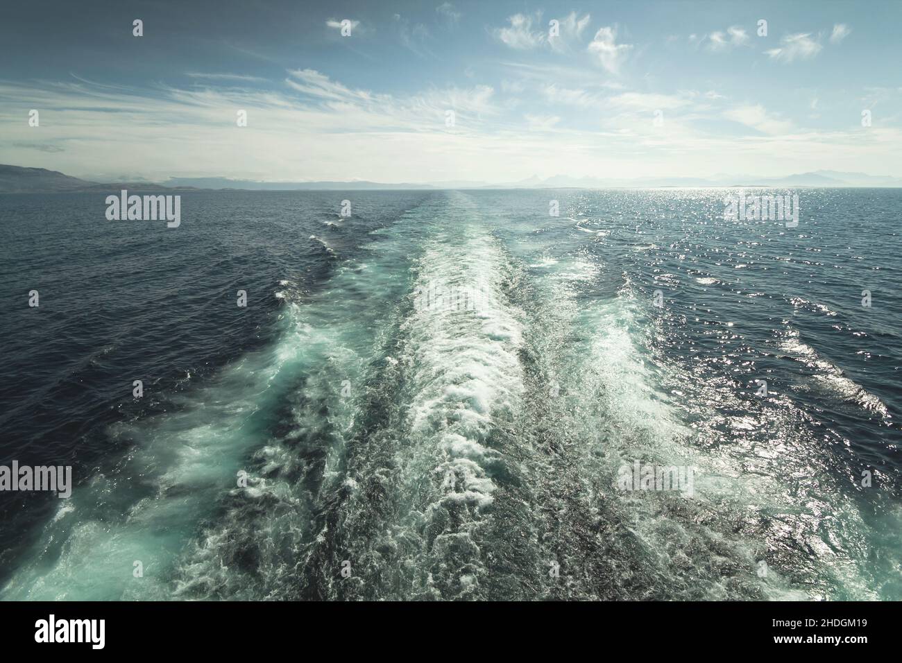 Stern waves hi-res stock photography and images - Alamy