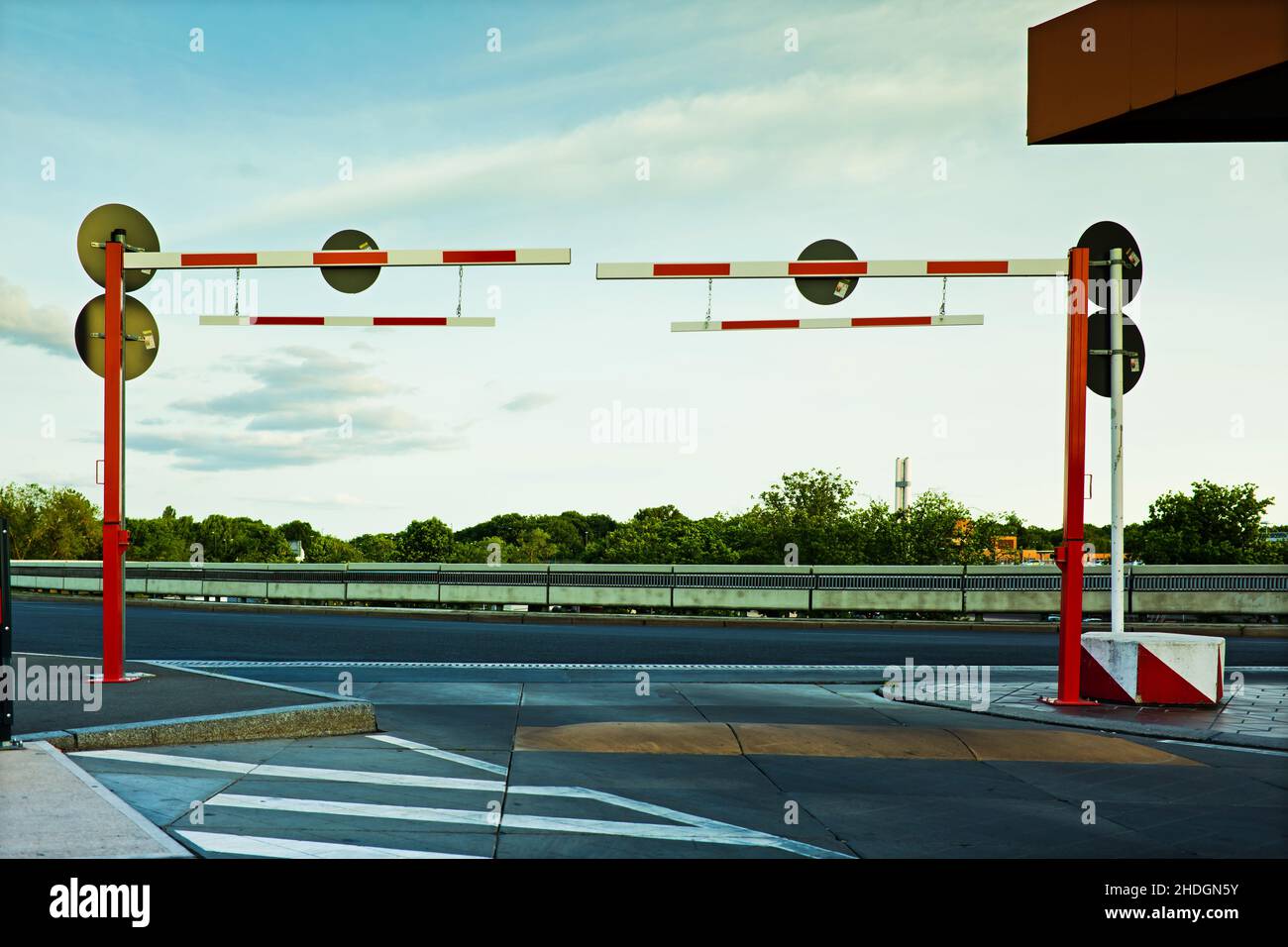 parking lot, driveway, barrier, car park, car-park, carpark, driveways ...