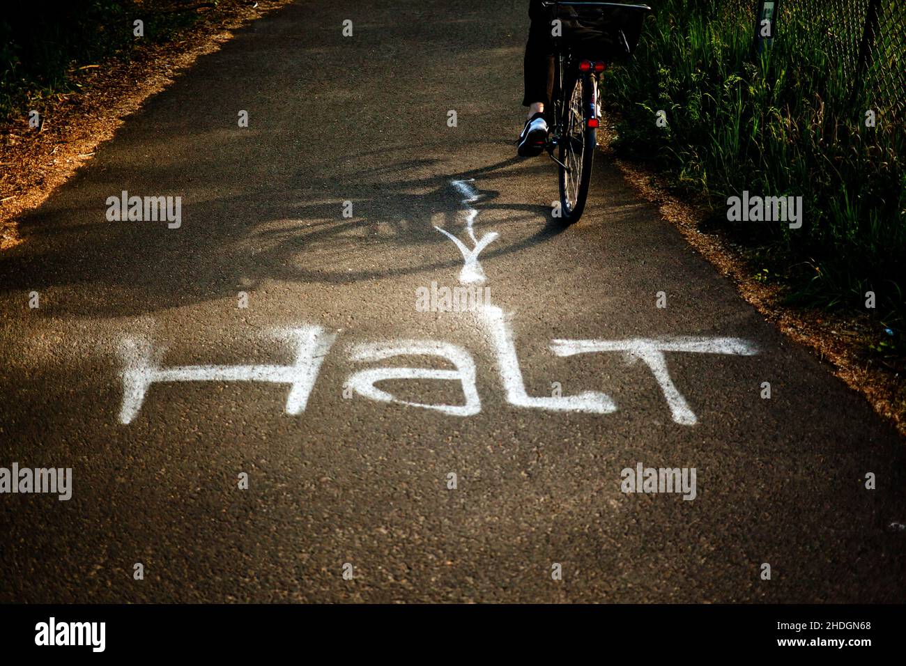 Halts hi-res stock photography and images - Alamy
