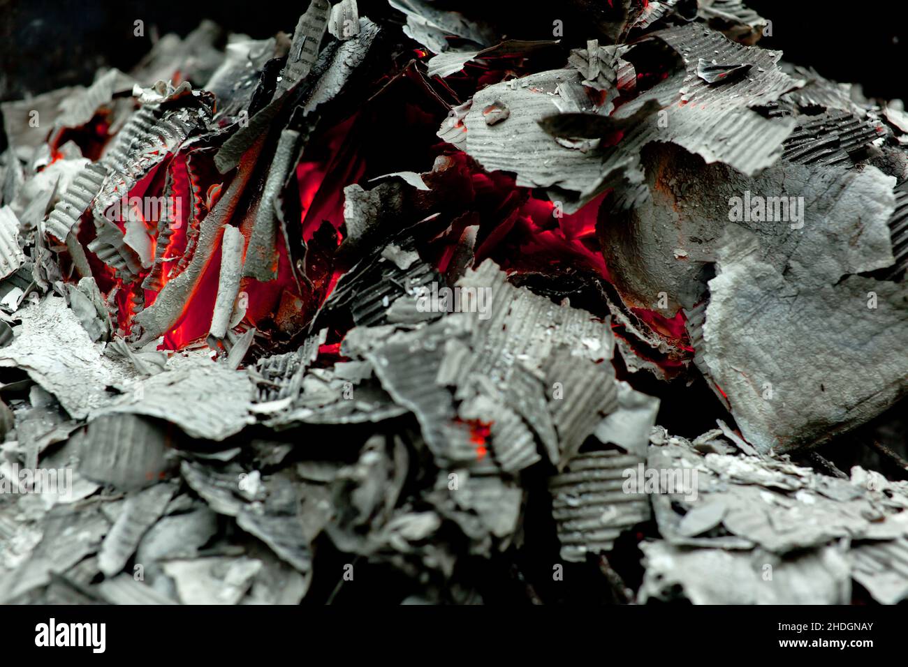Paper ash hi-res stock photography and images - Alamy