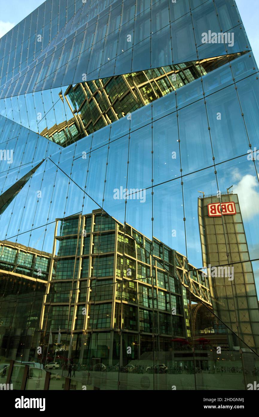 Reflection glass facade main hi-res stock photography and images - Alamy