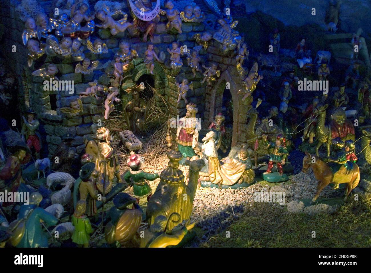Nativity scene with angels hi-res stock photography and images - Alamy