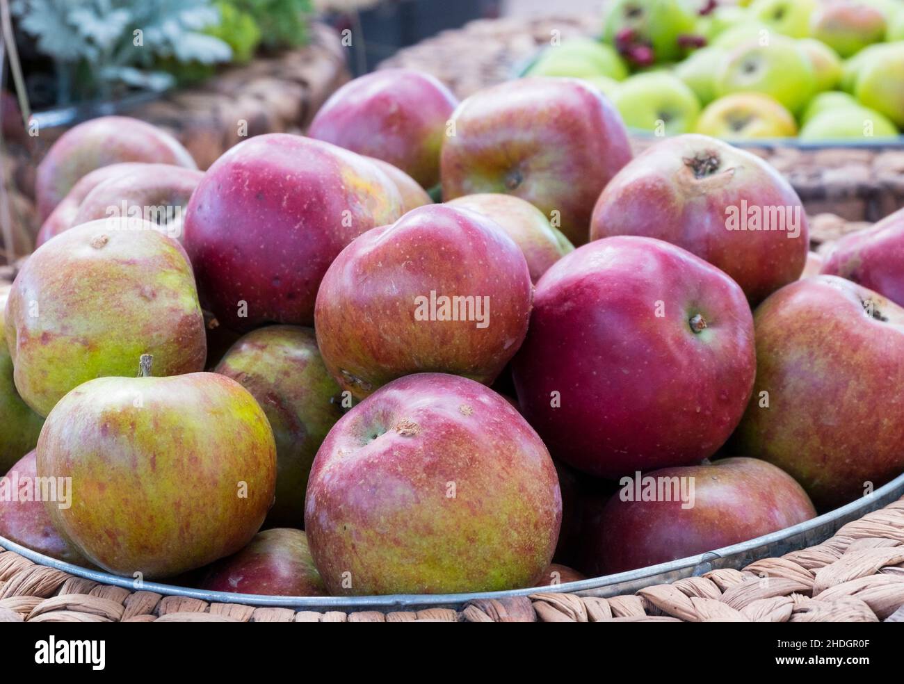 market stall, apples, market stalls, apple Stock Photo - Alamy