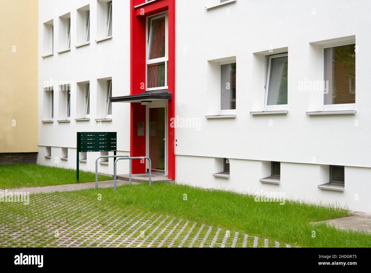 entrance, multifamily, entrances, multifamilies Stock Photo - Alamy
