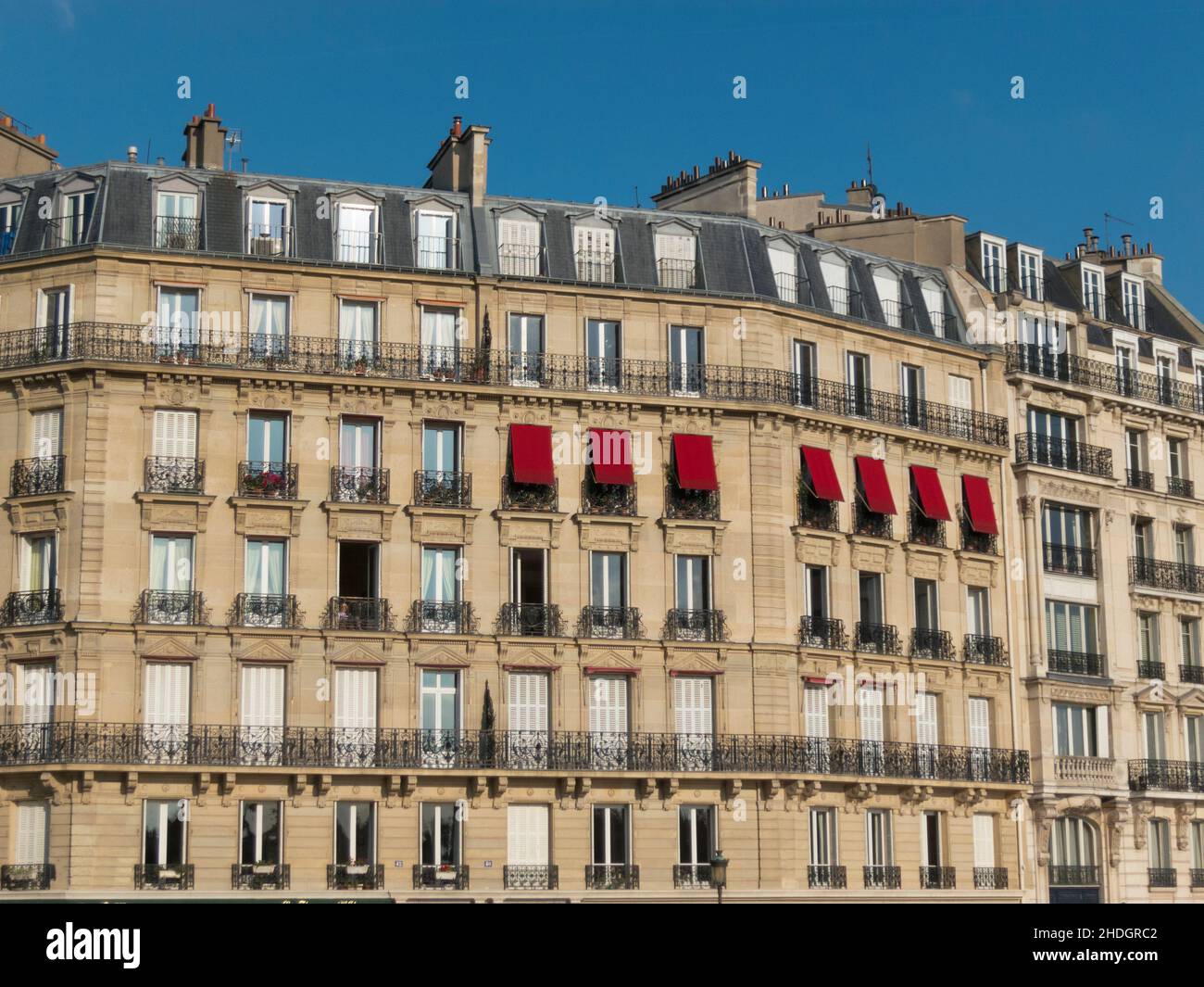 Old house houses paris hi-res stock photography and images - Alamy