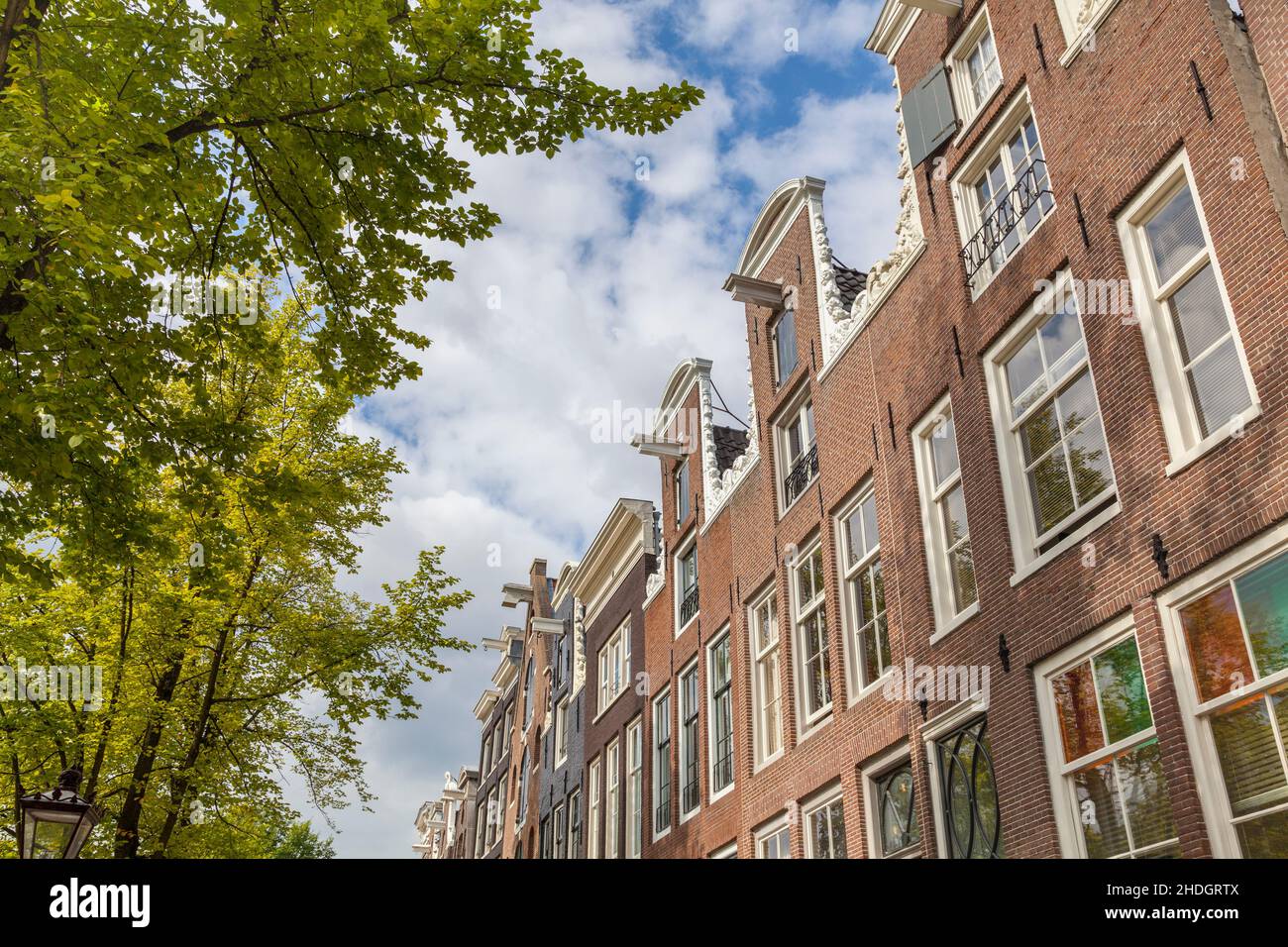 row houses, amsterdam, row house, amsterdams Stock Photo - Alamy
