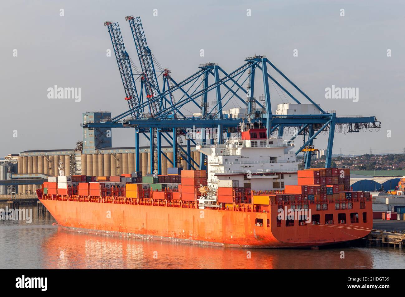 container ship, loading, tilbury, container ships Stock Photo - Alamy