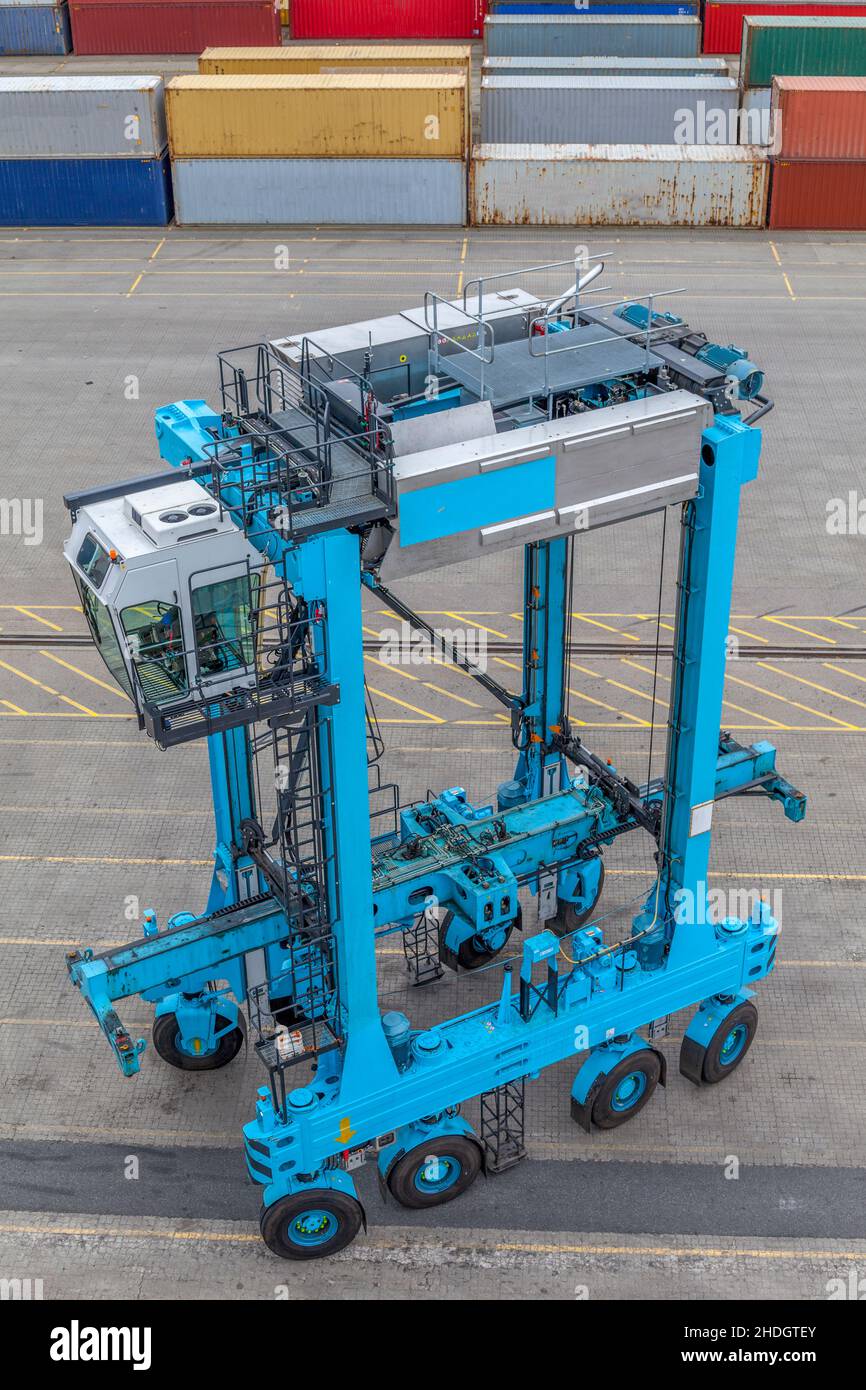 gantry, gantry cranes, gantries Stock Photo - Alamy