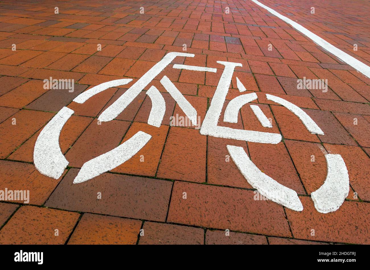 Cycle lane markers hi-res stock photography and images - Alamy