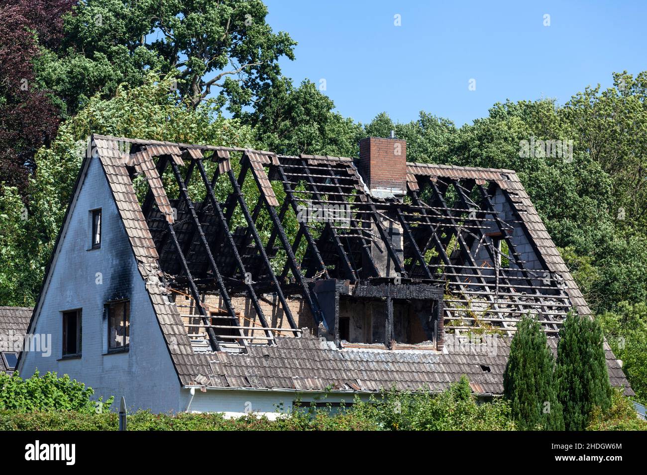 Fire damaged houses hi-res stock photography and images - Alamy