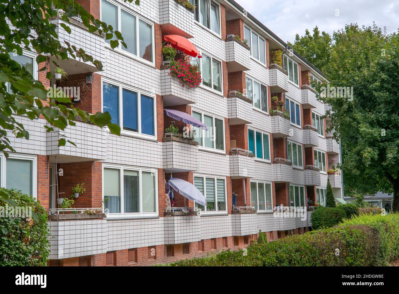 Multifamilies hi-res stock photography and images - Alamy