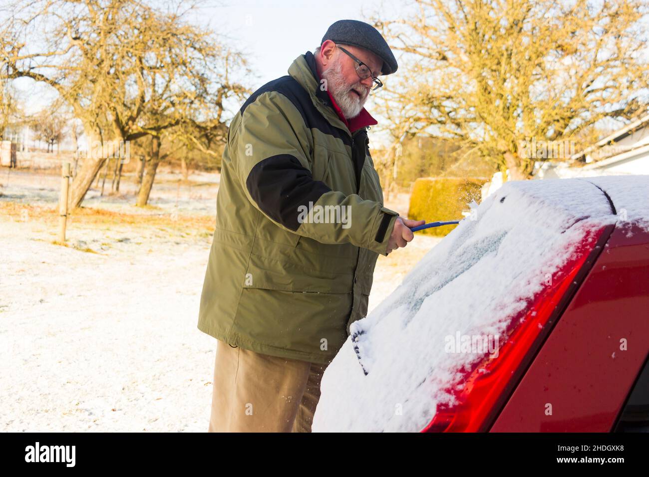 Man scraping hi-res stock photography and images - Alamy