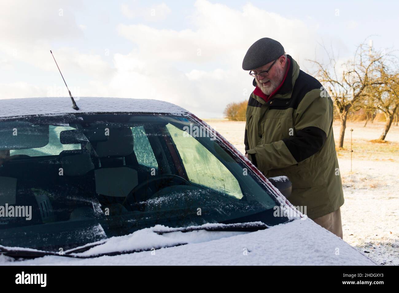 man, scraping ice, guy, men, scraping ices Stock Photo - Alamy