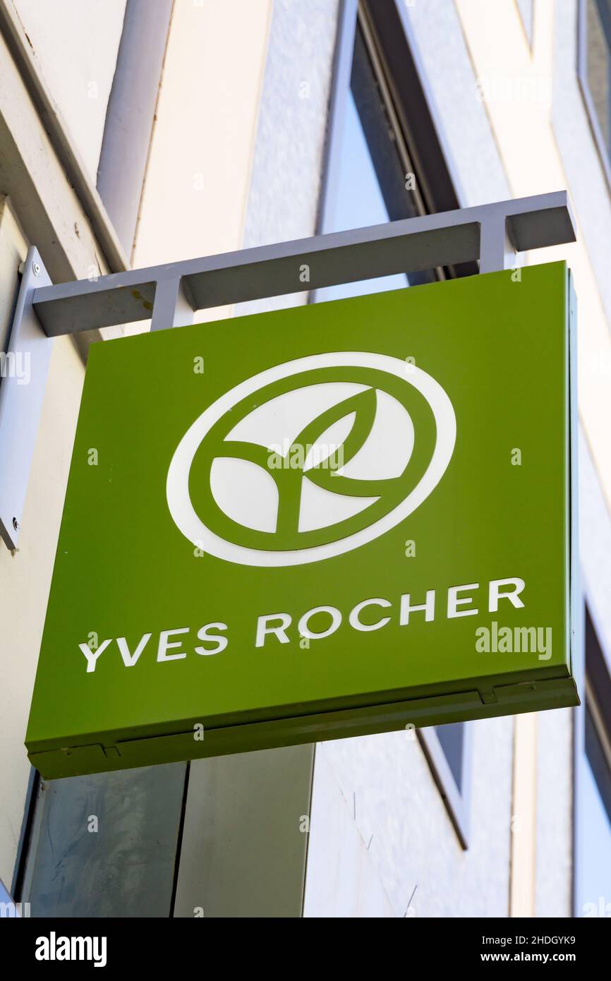 Yves rocher logo hi-res stock photography and images - Alamy