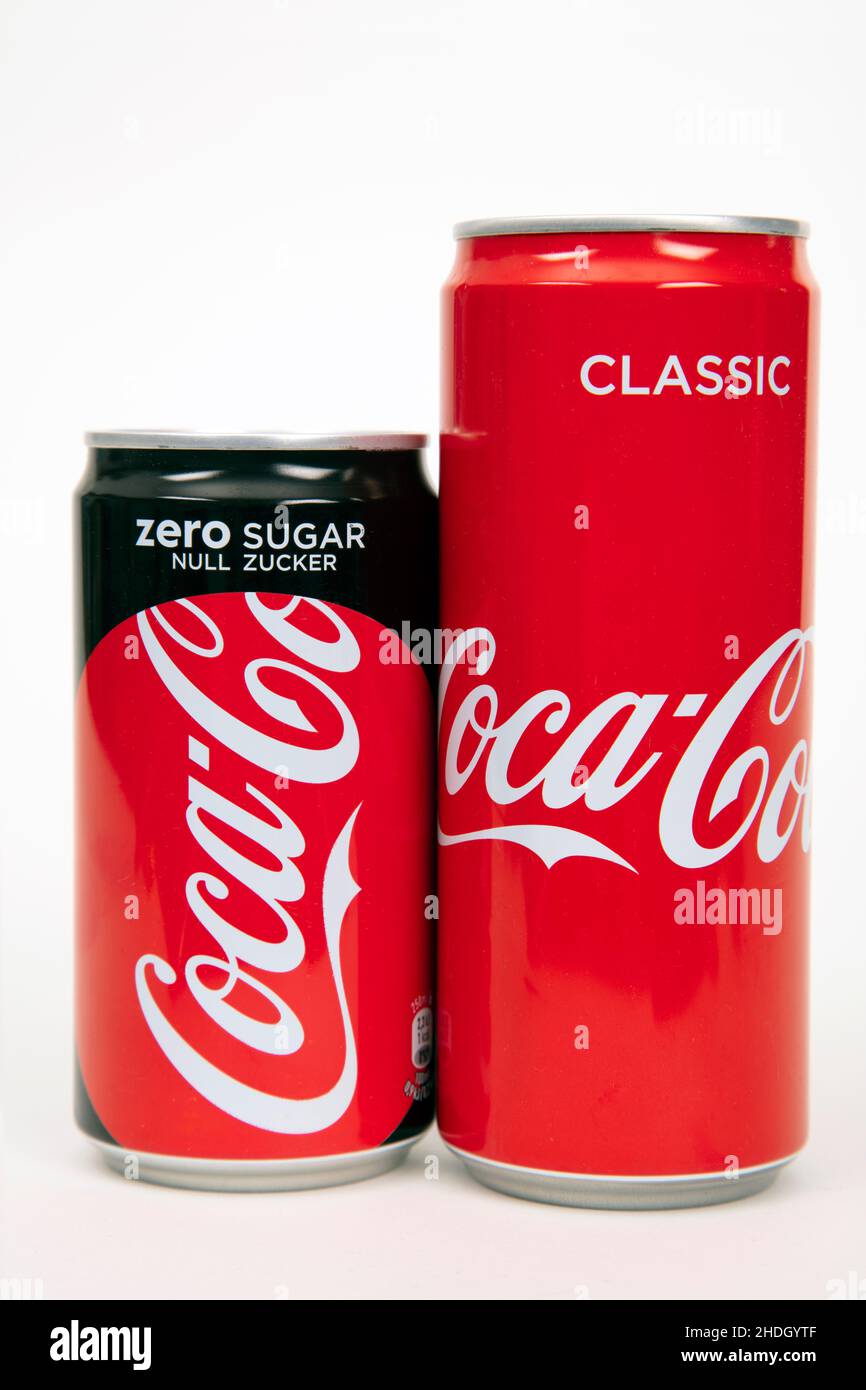 Soft drink drinks beverage colas hi-res stock photography and images ...