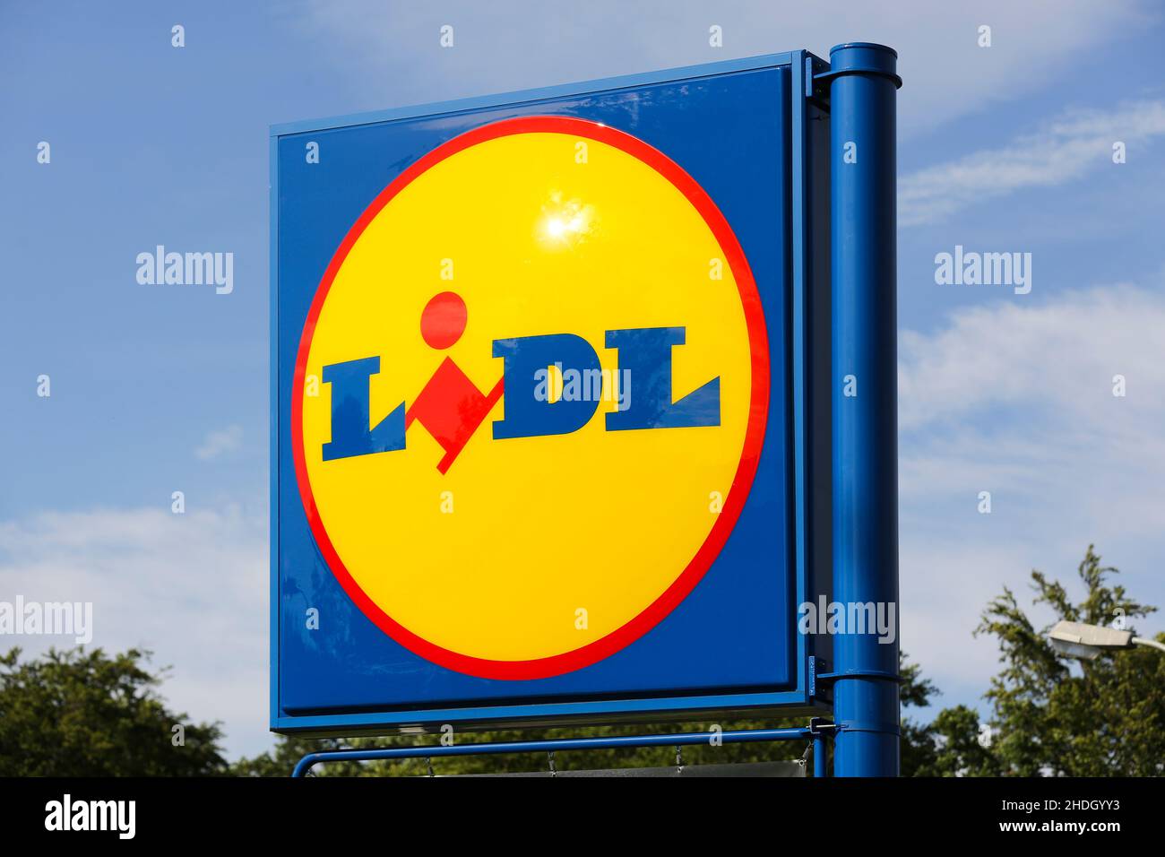 Discounters lidl hi-res stock photography and images - Alamy