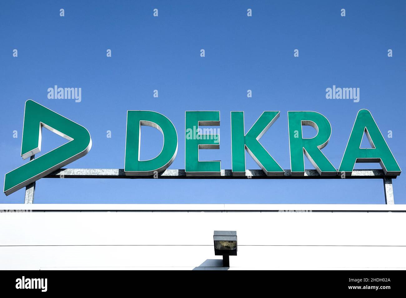 Vehicle logos hi-res stock photography and images - Alamy