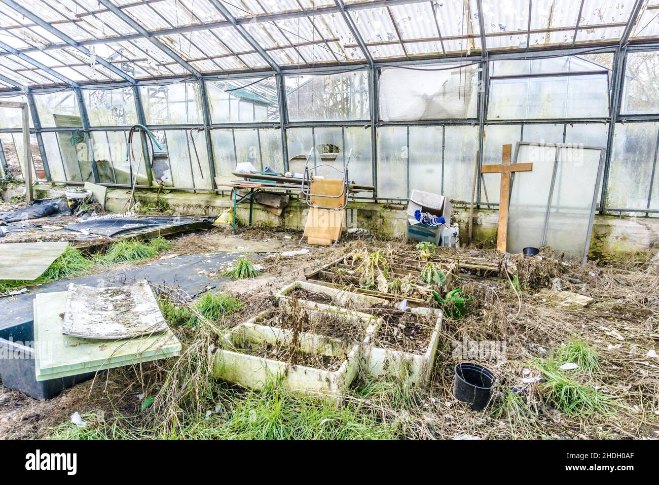 Dilapidated wooden buildings hi-res stock photography and images - Alamy