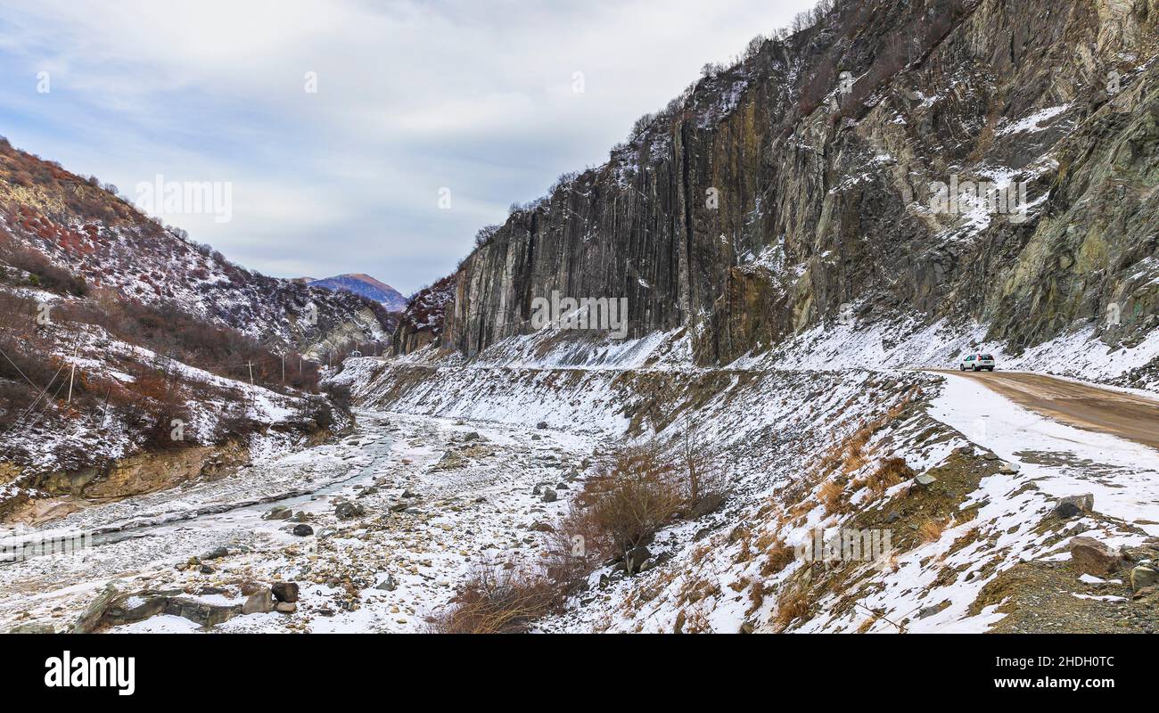 Car cliff edge hi-res stock photography and images - Alamy