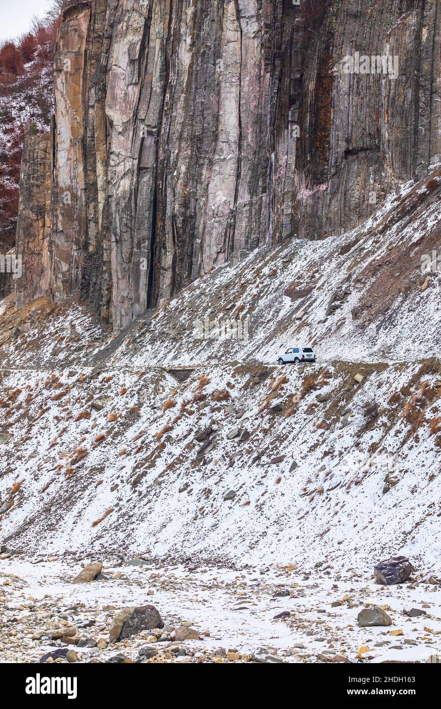 Car cliff edge hi-res stock photography and images - Alamy