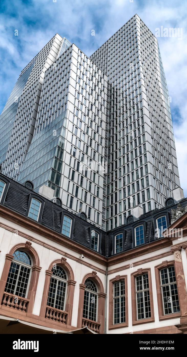 Skyscraper comparison hi-res stock photography and images - Alamy