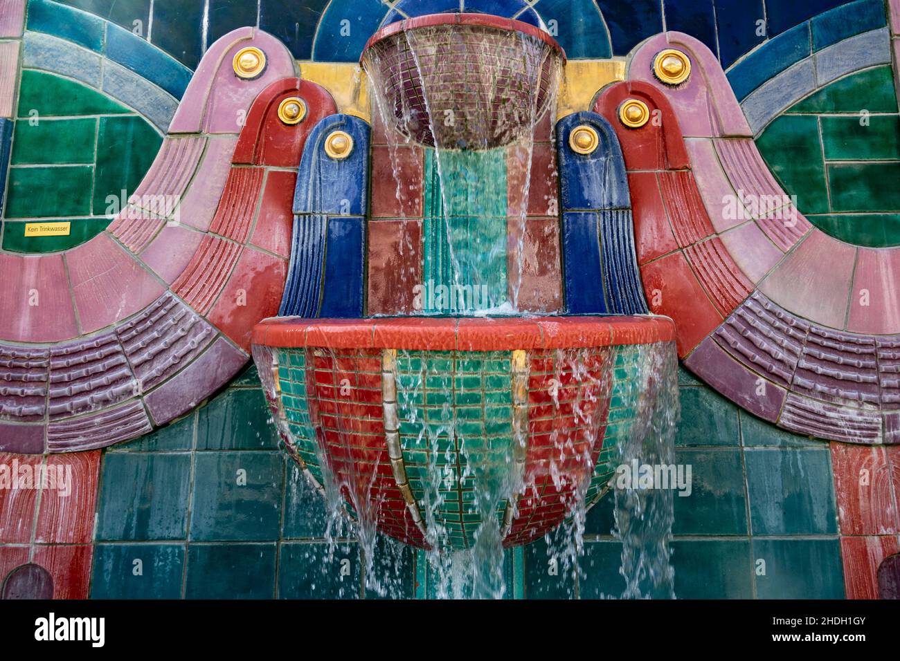 Ceramics fountain hi-res stock photography and images - Alamy