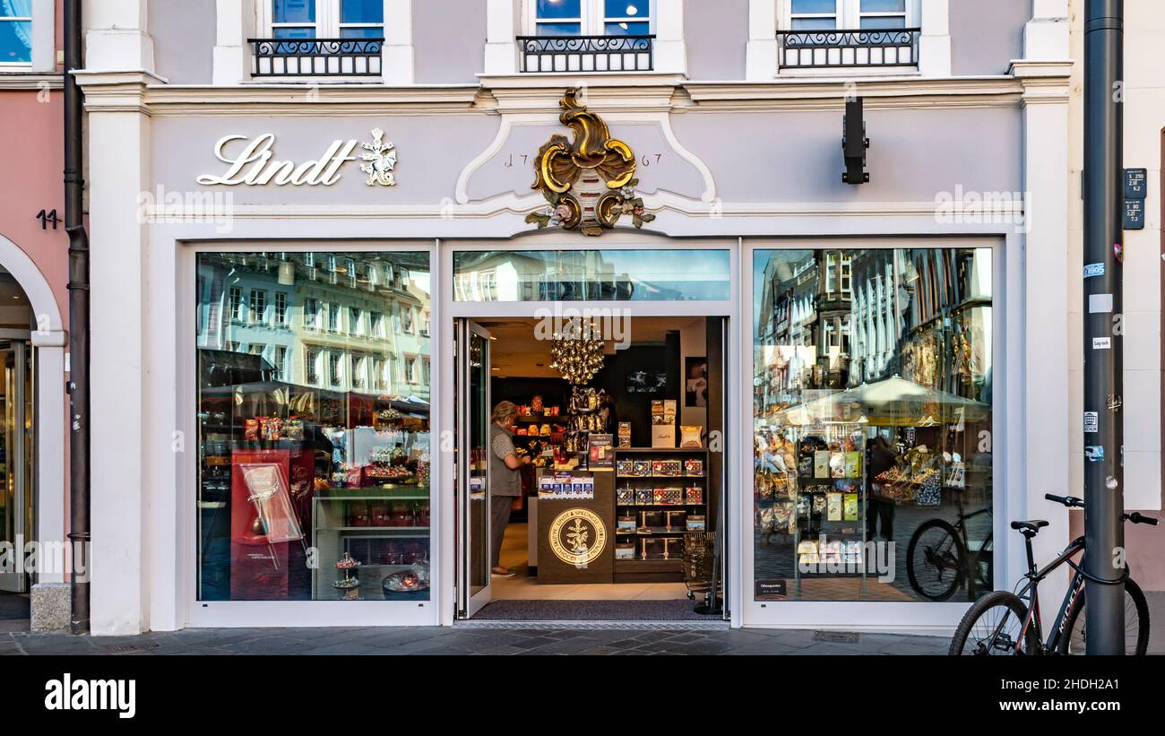 Lindt logos hi-res stock photography and images - Alamy