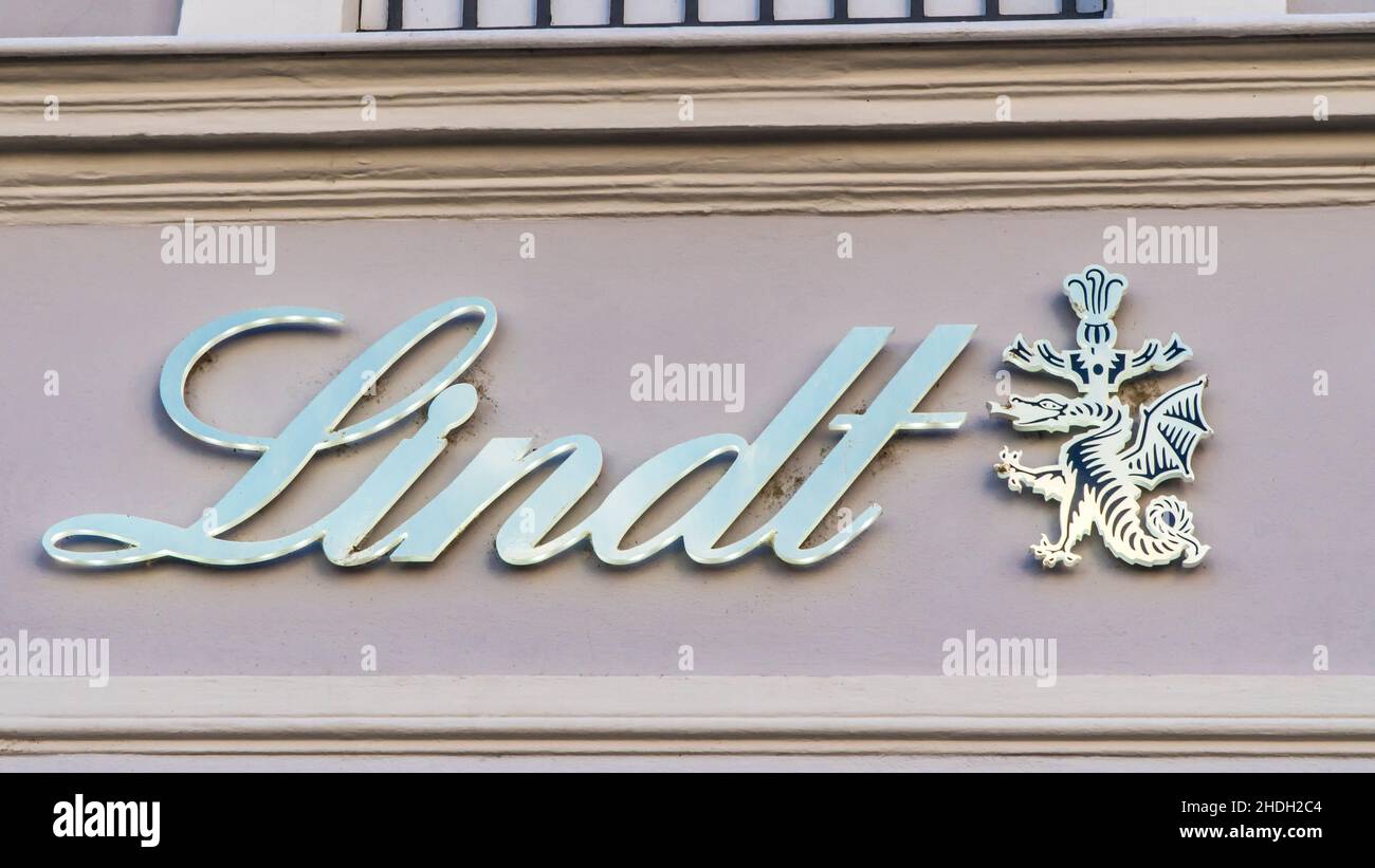 Lindt logos hi-res stock photography and images - Alamy