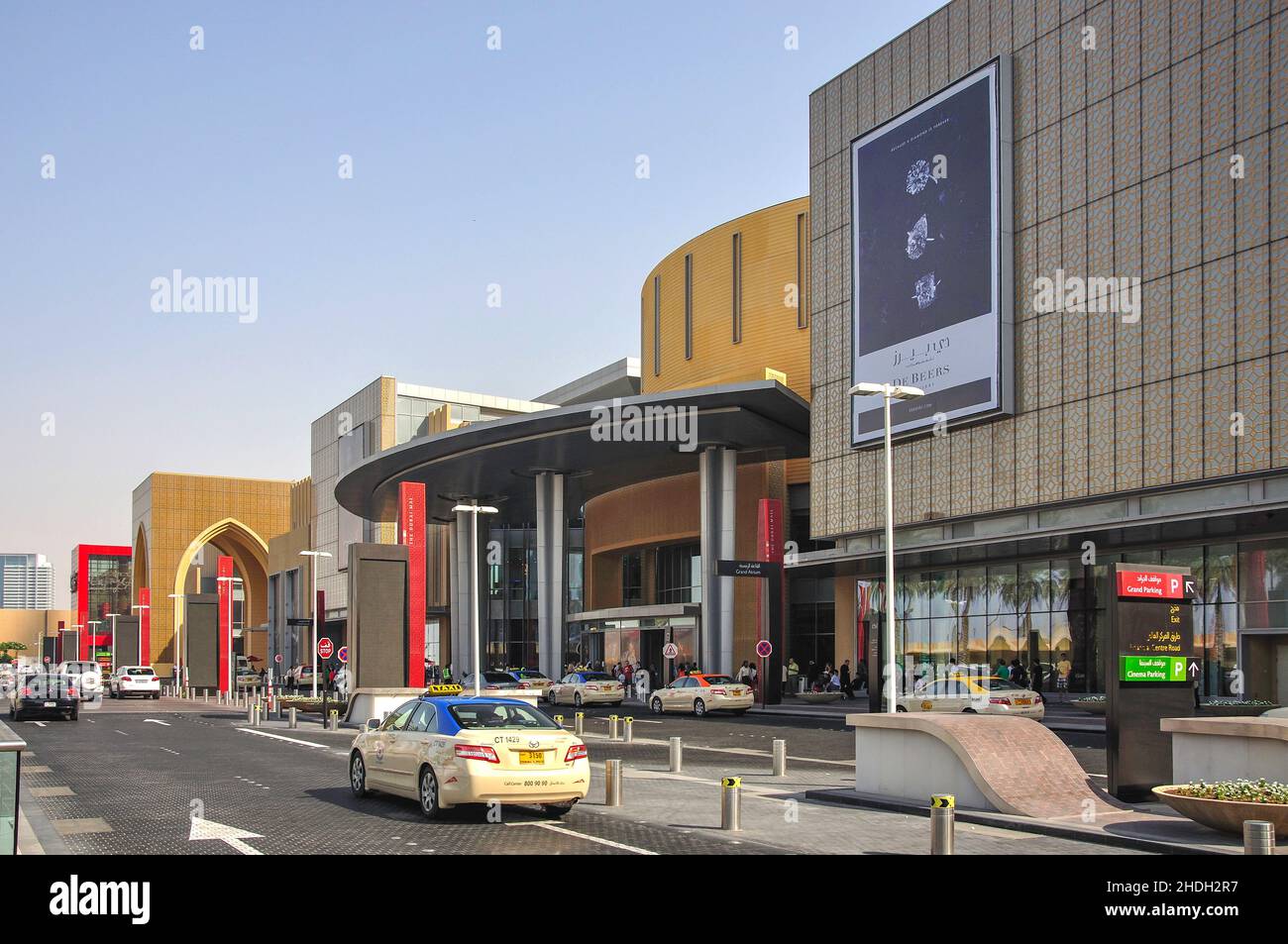 Main entrance dubai mall worlds hi-res stock photography and images - Alamy