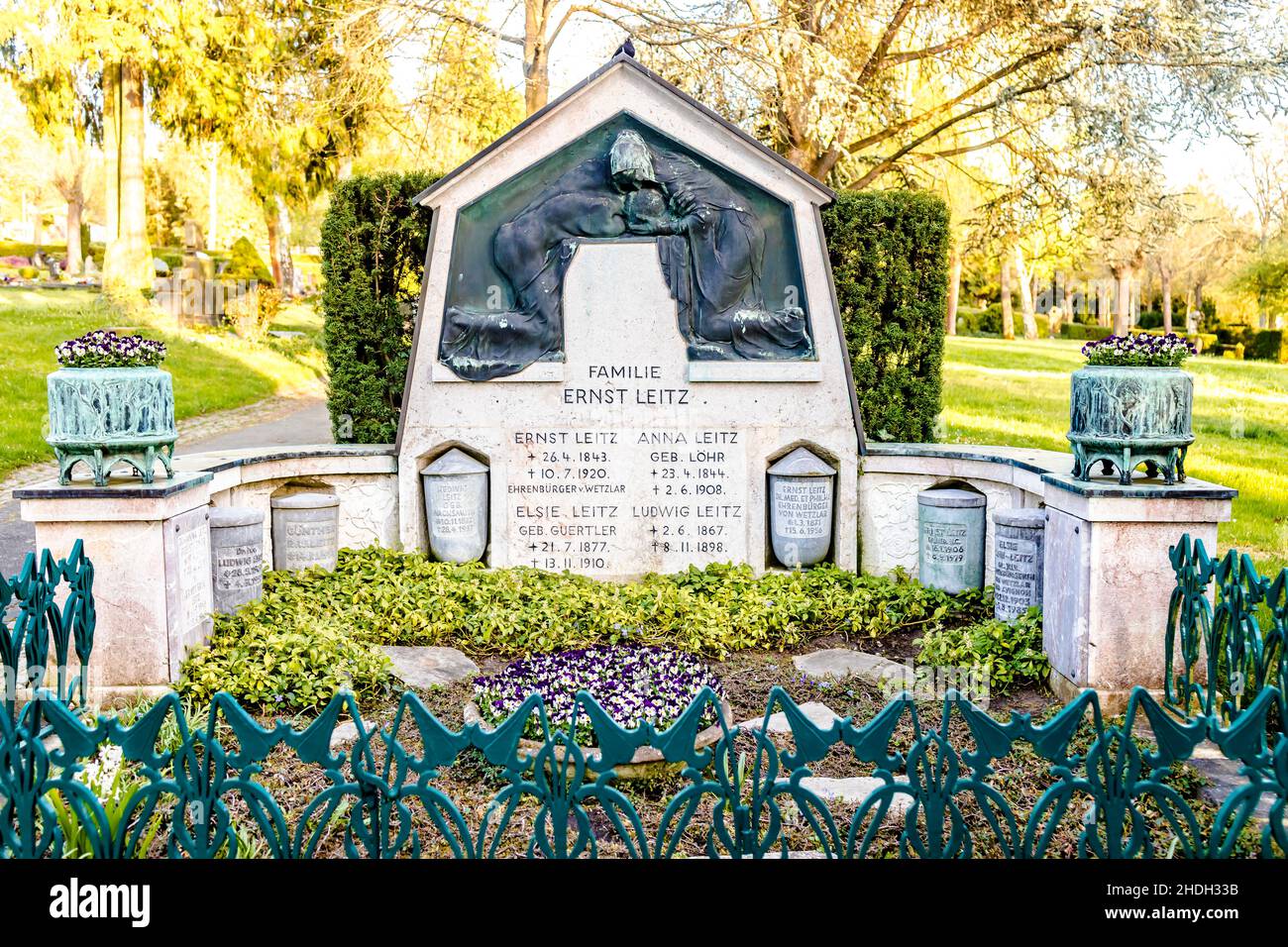 Grave art hi-res stock photography and images - Alamy