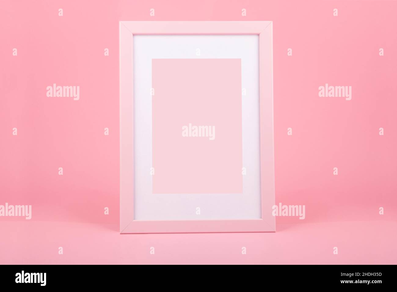 Frame object hi-res stock photography and images - Alamy