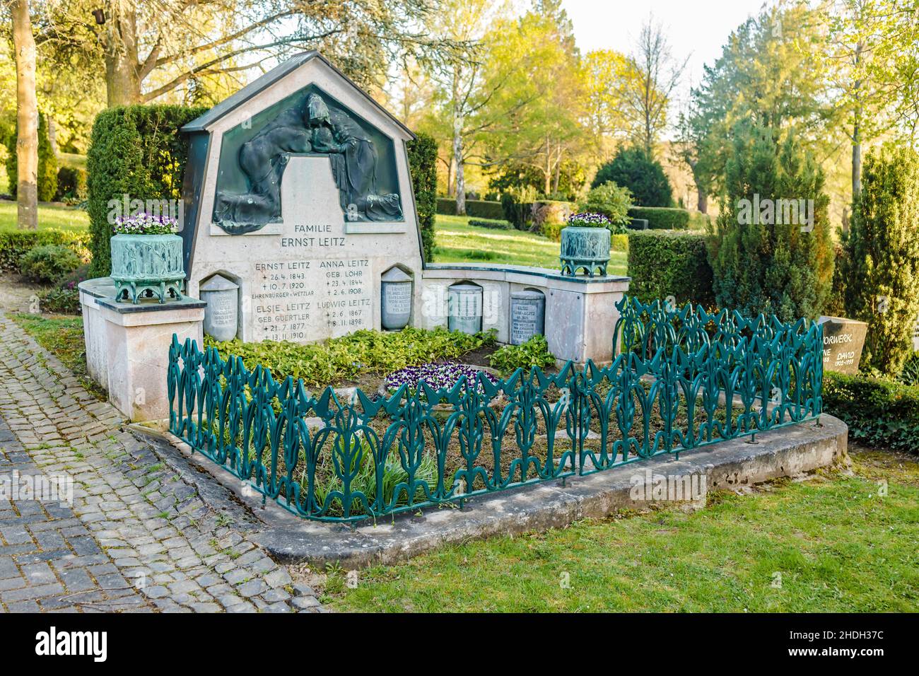 Grave art hi-res stock photography and images - Alamy