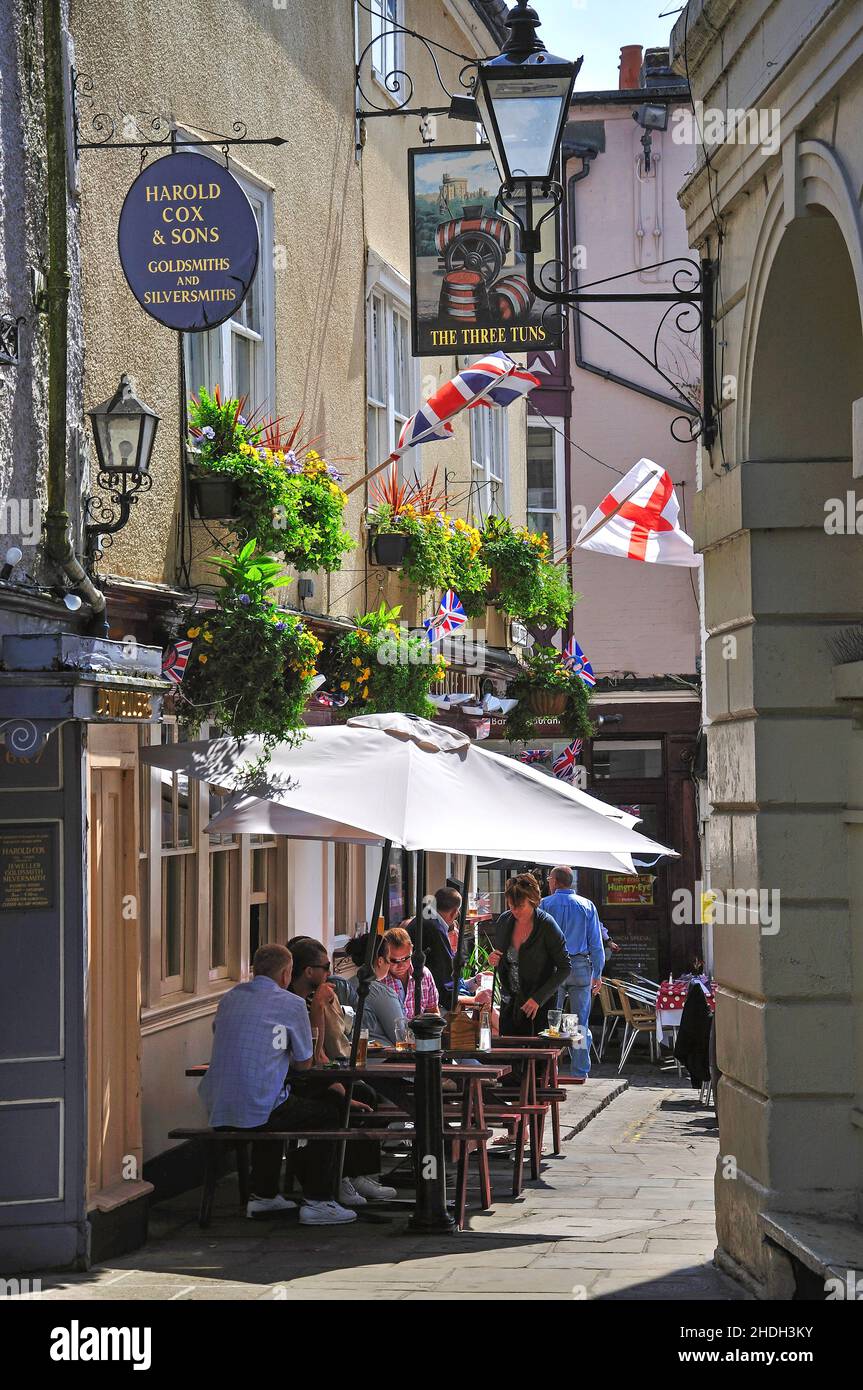 The three tuns hi-res stock photography and images - Alamy