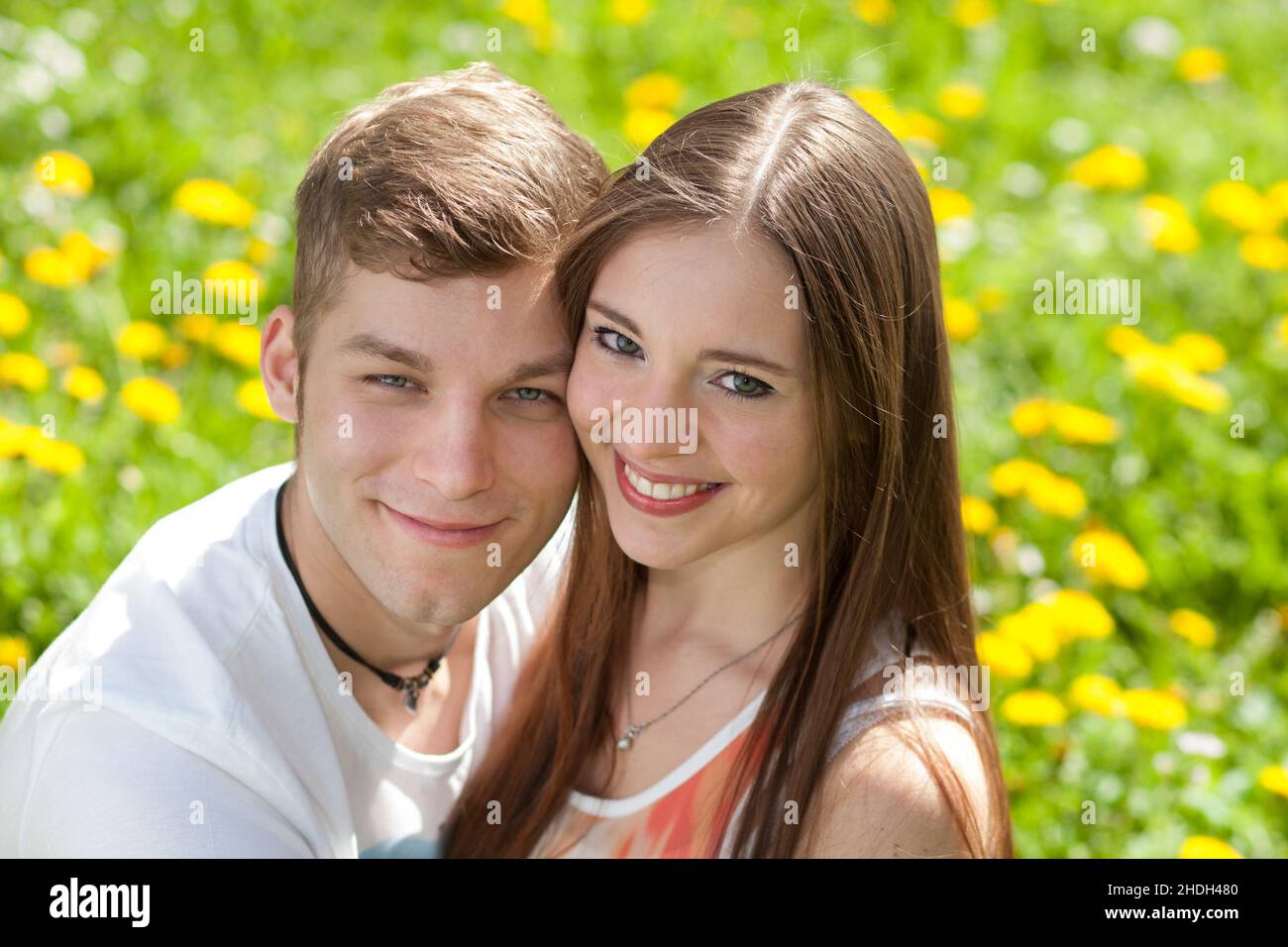 Teenage couple 13 hi-res stock photography and images - Alamy