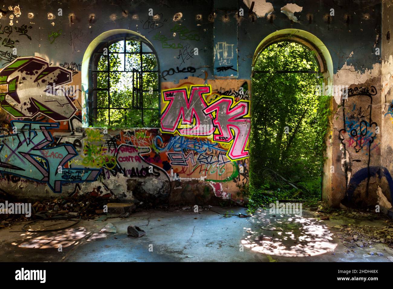 graffiti, run down, destruction, graffitis, shabby, destructions Stock ...