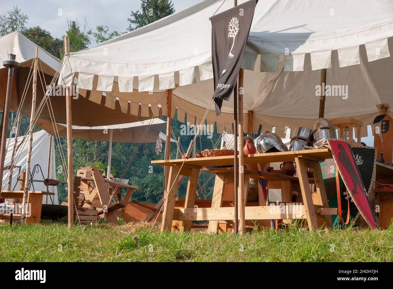 Medieval tent hi-res stock photography and images - Alamy