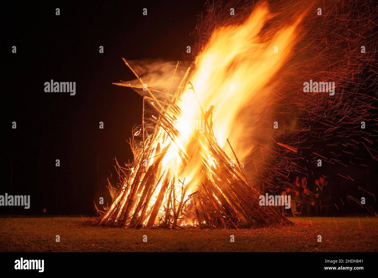 Burning bonfire with lights and sparks hi-res stock photography and ...