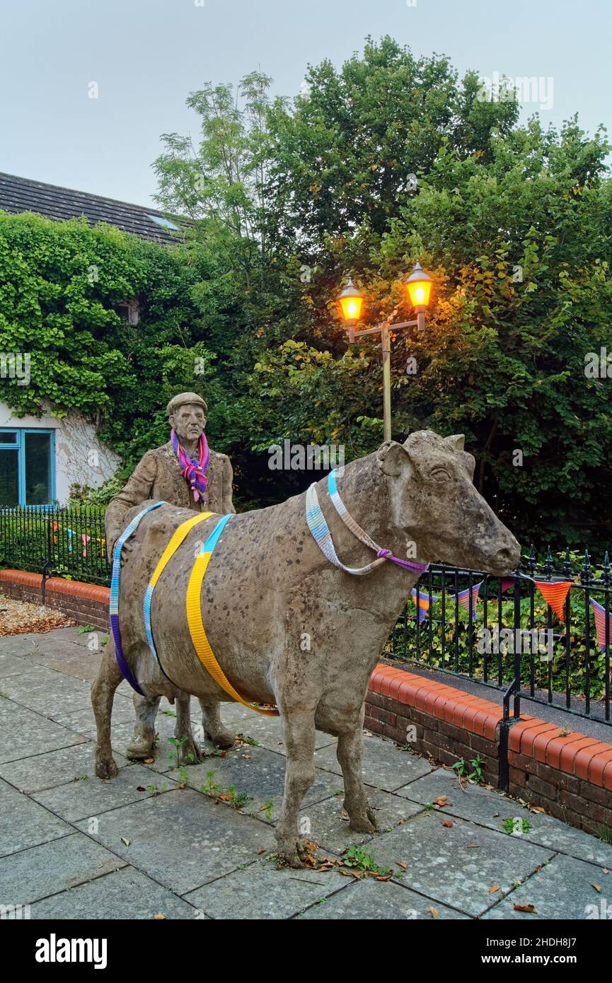 Farmer fred and bella the cow statue hi-res stock photography and ...