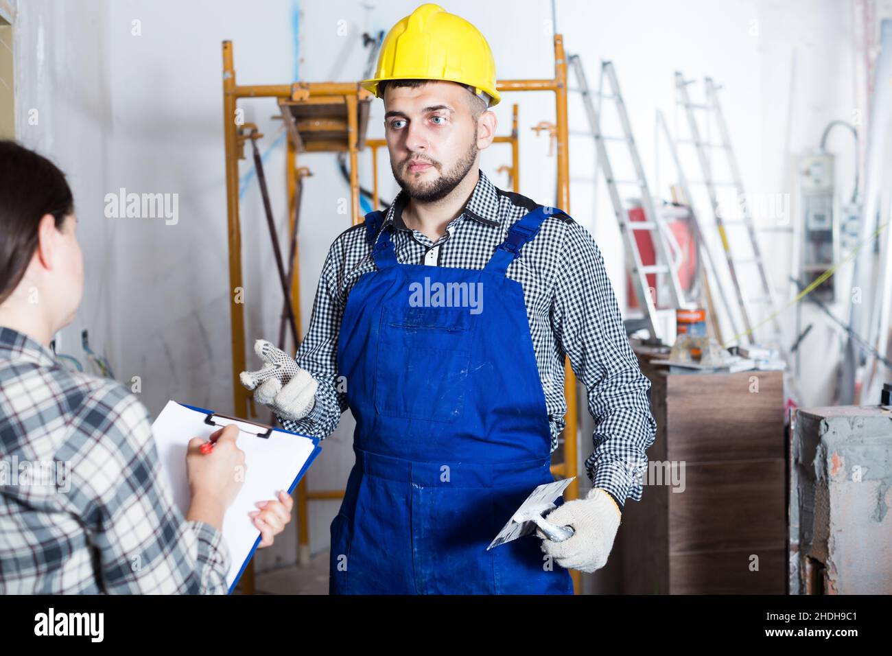 Construction client talking hi-res stock photography and images - Alamy