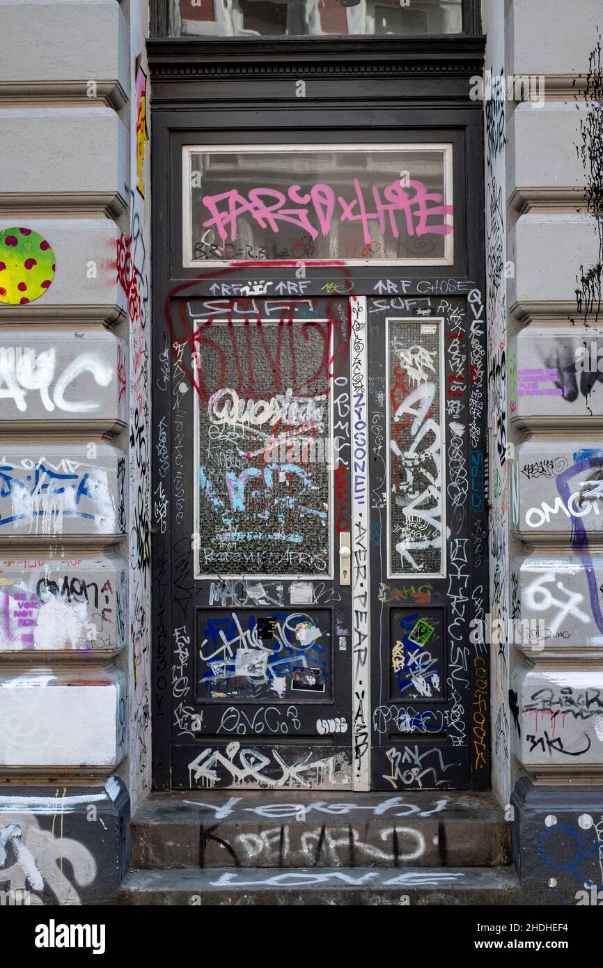 graffiti, door, vandalism, graffitis, doors, vandalisms Stock Photo - Alamy