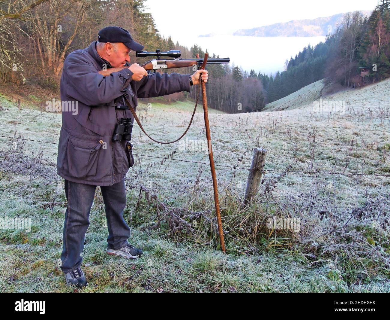 aiming, hunting, hunter, hunt, hunters Stock Photo - Alamy
