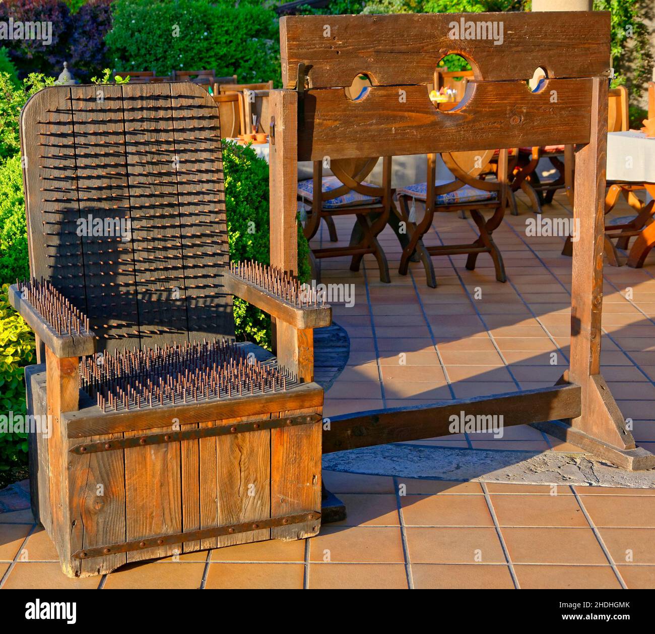 Medieval pillories hi-res stock photography and images - Alamy