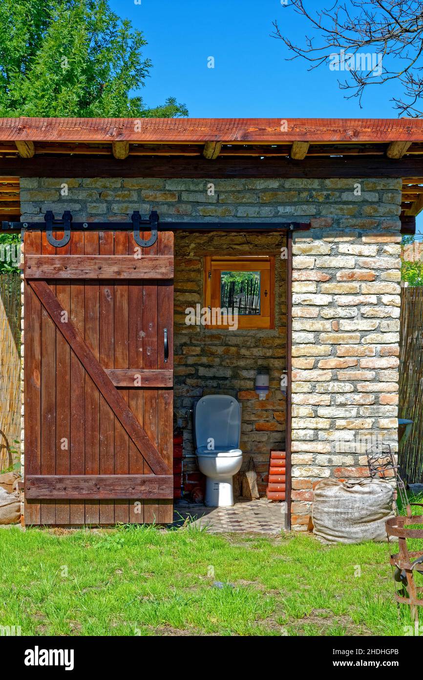 Outhouses outside hi-res stock photography and images - Alamy