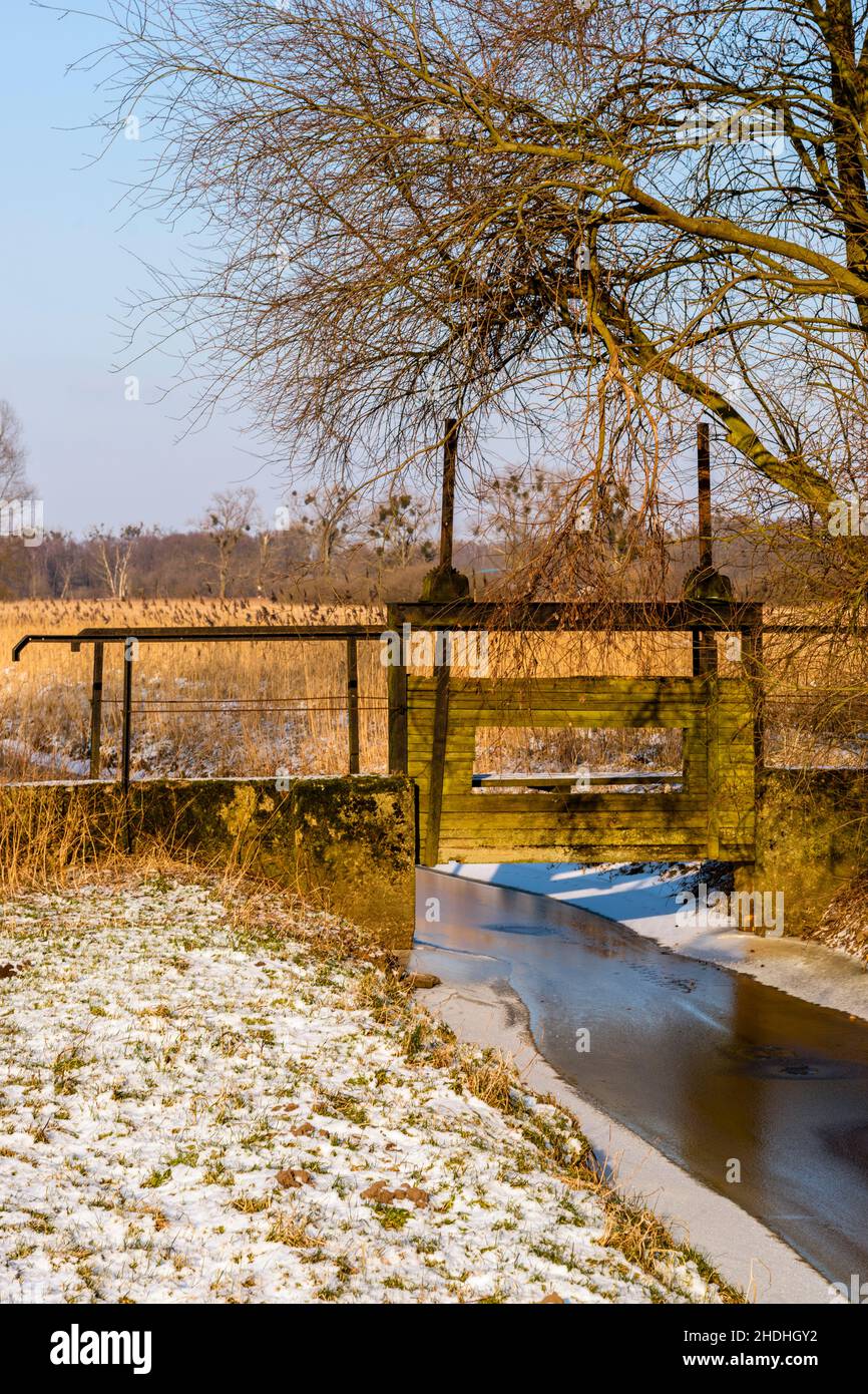 Stream weir hi-res stock photography and images - Alamy