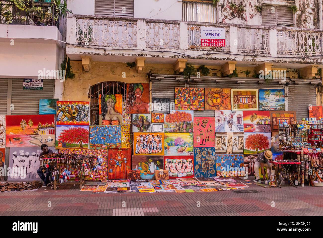 SANTO DOMINGO, DOMINICAN REPUBLIC - NOVEMBER 21, 2018: Souvenir shop ...