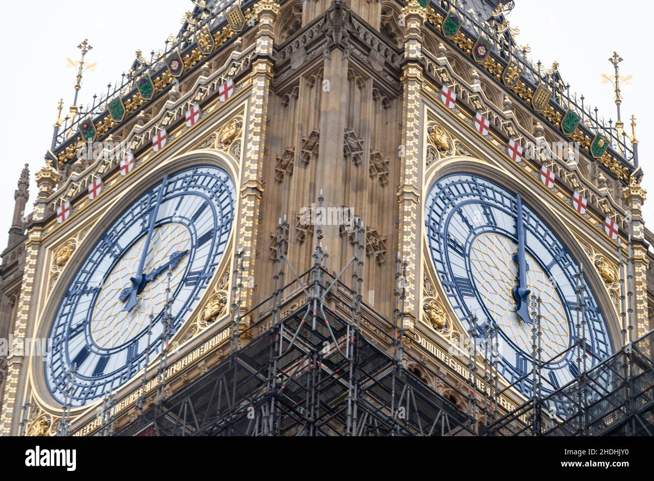 London, UK. 6th Jan, 2022. Work continues on the iconic Elizabeth Tower ...