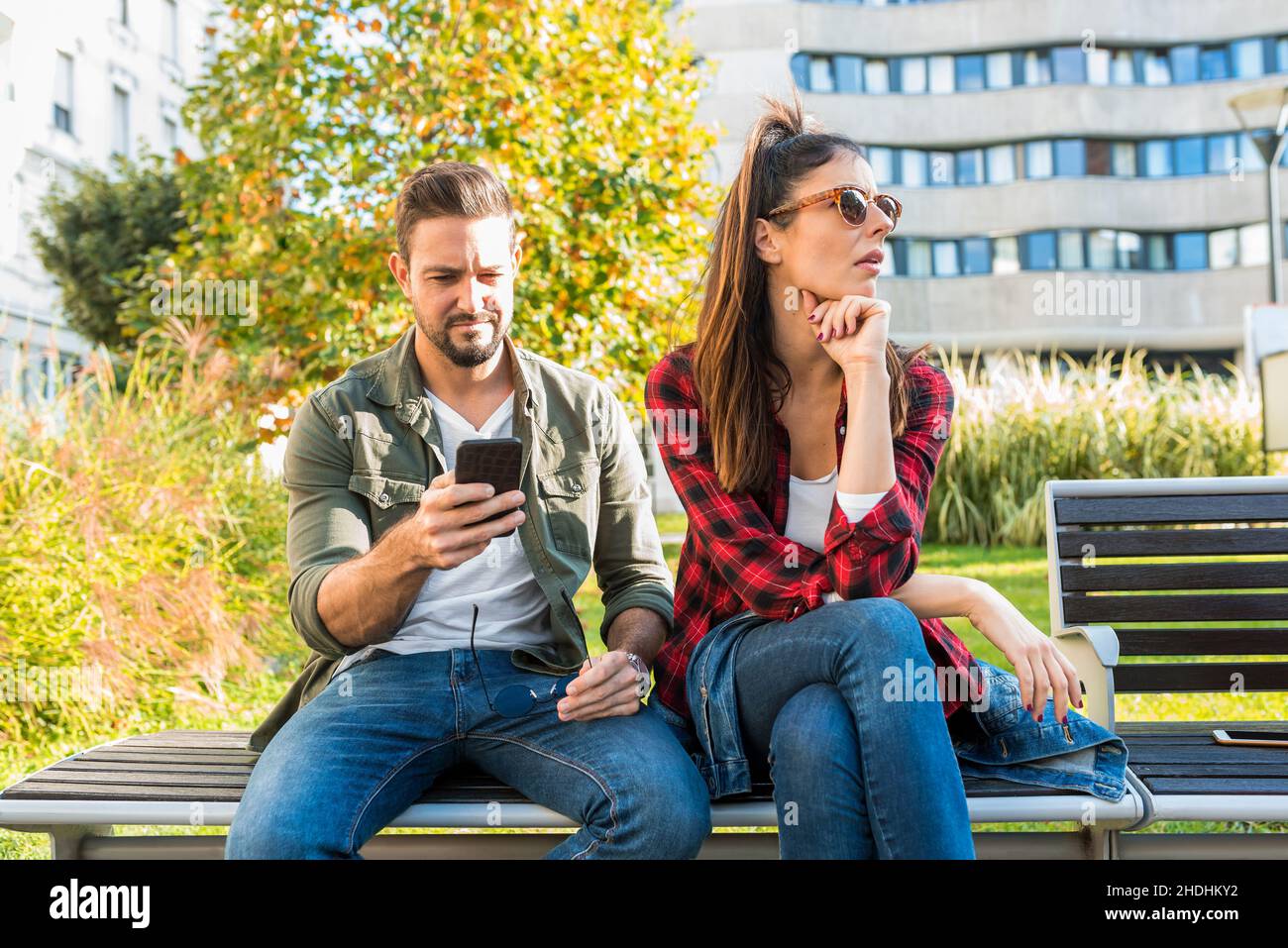 Woman man couple bench phones hi-res stock photography and images - Alamy