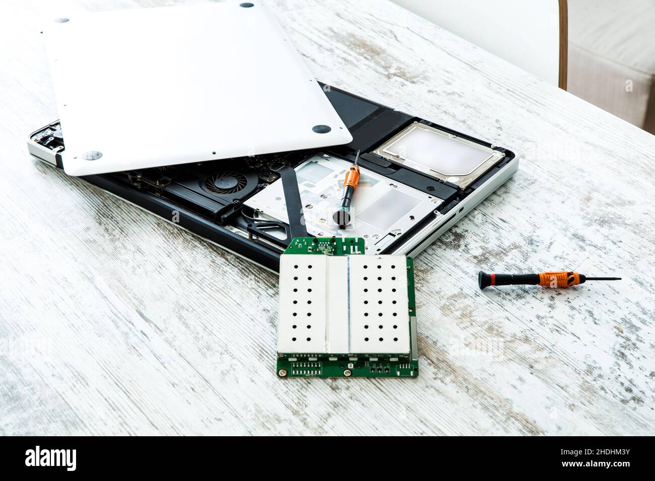 Repair of laptops hi-res stock photography and images - Alamy