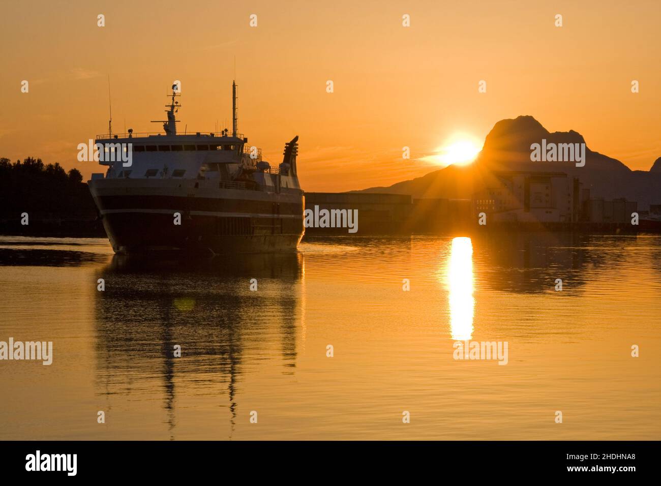 Ferries on the move hi-res stock photography and images - Alamy